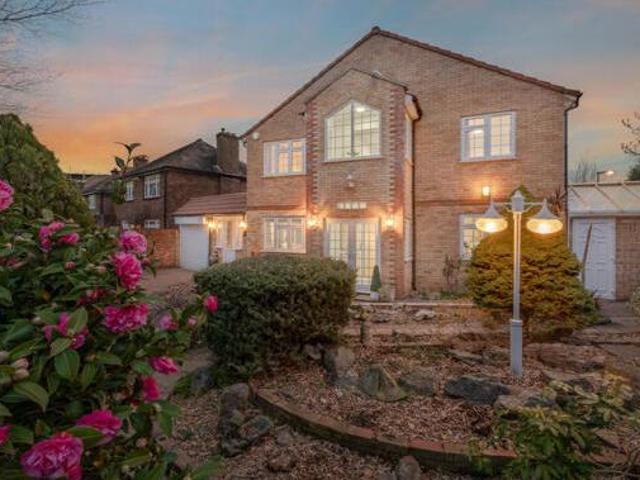 5 Bedroom Detached House For Sale In Sunbury on thames