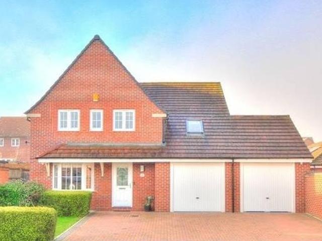 5 bedroom detached house for sale in Sunset Way Evesham Worcestershire WR11