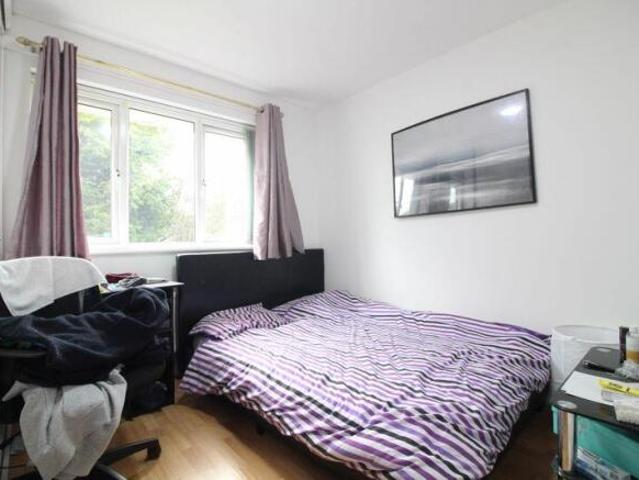 5 bedroom detached house for sale in Swan Mead, Luton, LU4