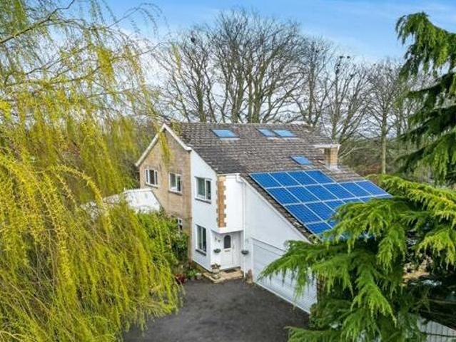 5 Bedroom Detached House For Sale In Swindon