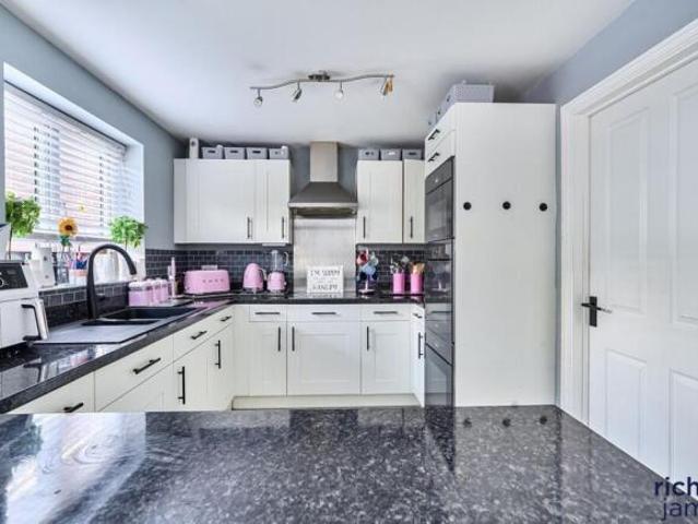 5 bedroom detached house for sale in Polesdon Avenue, Swindon, SN3 6AE, SN3