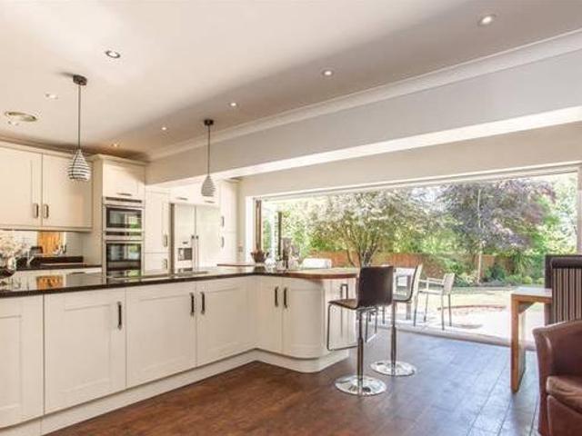 5 bedroom detached house for sale in Park Avenue Hutton Brentwood Essex CM13 CM13
