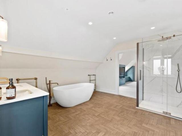 5 bedroom detached house for sale in Park Lane, Roundhay, LS8