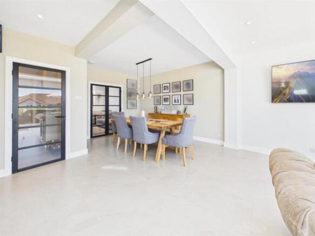 5 bedroom detached house for sale in Park Lane, Tilehurst, Reading, RG31