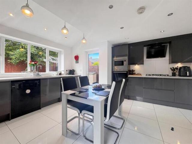 5 bedroom detached house for sale in Parnell Close, Littlethorpe, Leicester, LE19