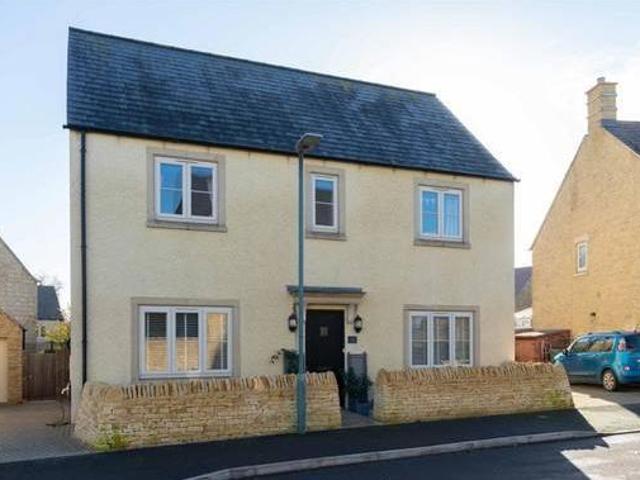 5 bedroom detached house for sale in Pennylands Way Winchcombe Cheltenham GL54