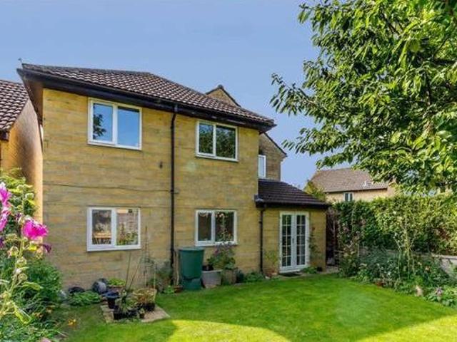 5 bedroom detached house for sale in Pheasant Way Cirencester GL7
