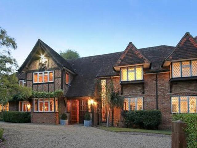 5 Bedroom Detached House For Sale In Pinkneys Green, Berkshire
