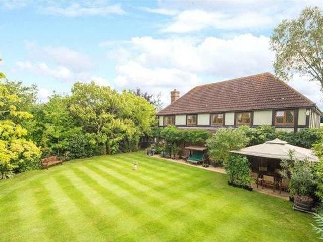 5 bedroom detached house for sale in Prestwick Road Great Denham Bedfordshire MK40 MK40