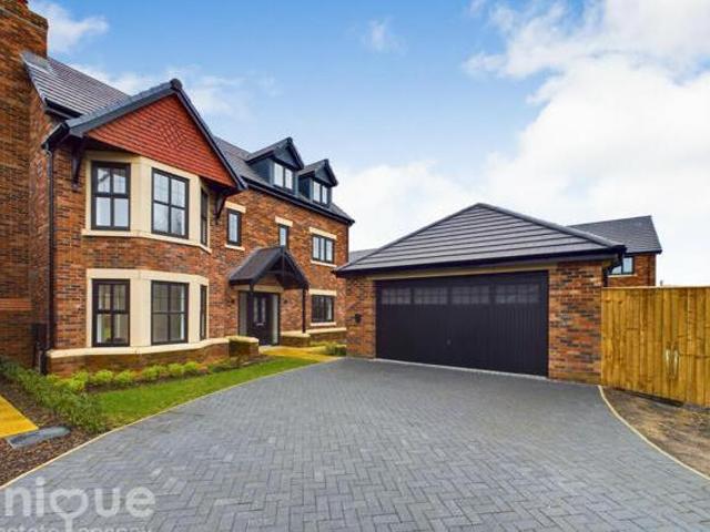 5 Bedroom Detached House For Sale In Preston