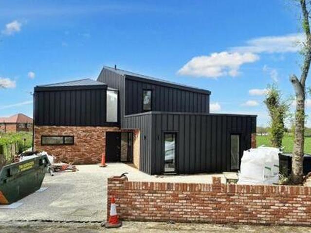 5 Bedroom Detached House For Sale In Preston Road, Manston