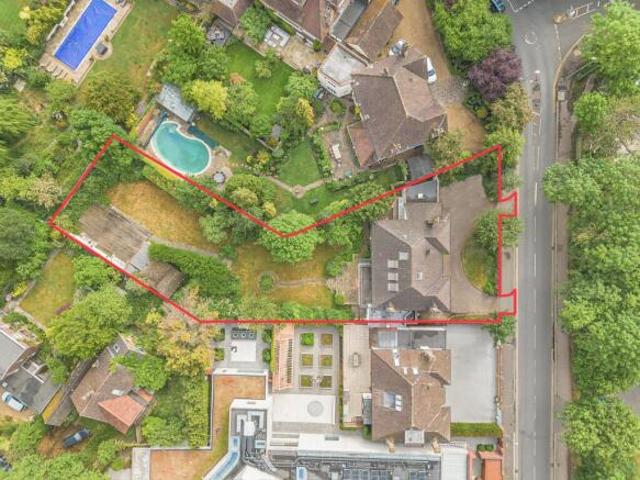 5 bedroom detached house for sale in Priory Lane, London, SW15