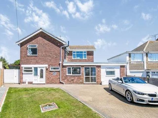 5 bedroom detached house for sale in Princess Anne Close ClactonOnSea CO15