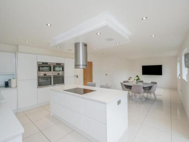 5 bedroom detached house for sale in Prospect Lane, Birkenshaw, Bradford, West Yorkshire, BD11
