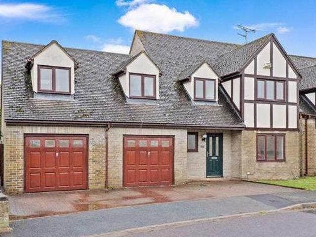 5 bedroom detached house for sale in Pullar Close Bishops Cleeve GL52