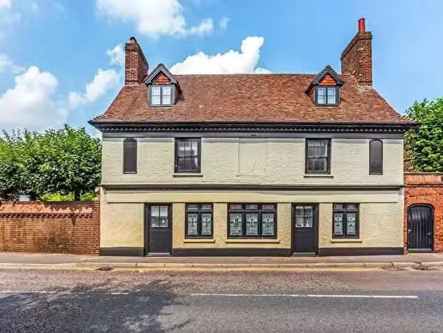 5 Bedroom Detached House For Sale In Quebec Square, Westerham.