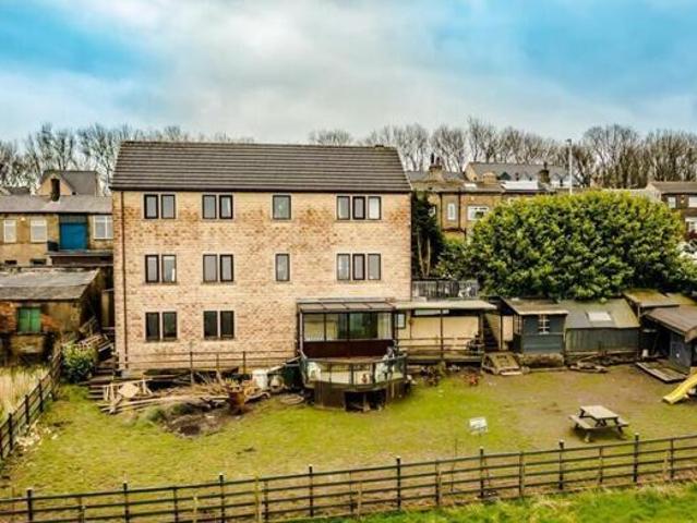 5 Bedroom Detached House For Sale In Queensbury