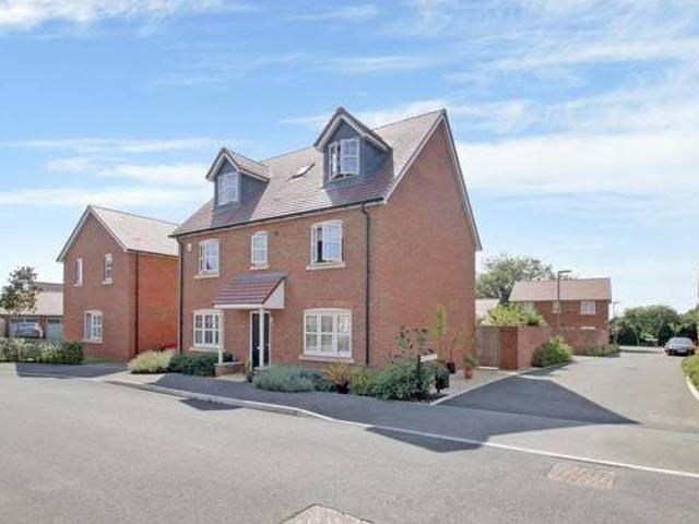 5 bedroom detached house for sale in Roman Way Shrivenham Oxfordshire SN6