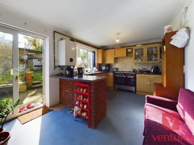 5 bedroom detached house for sale in Rondini Avenue, Luton, LU3