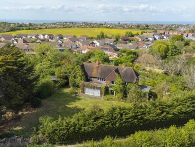 5 bedroom detached house for sale in Rayham Road, Whitstable, CT5
