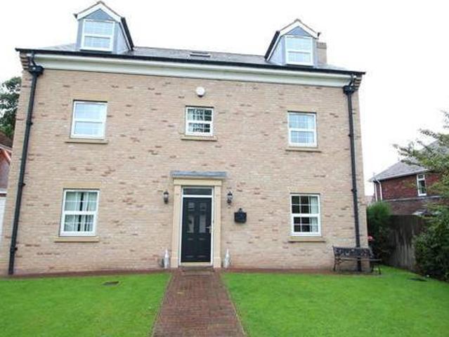5 bedroom detached house for sale in Racecourse Close Swinton S64