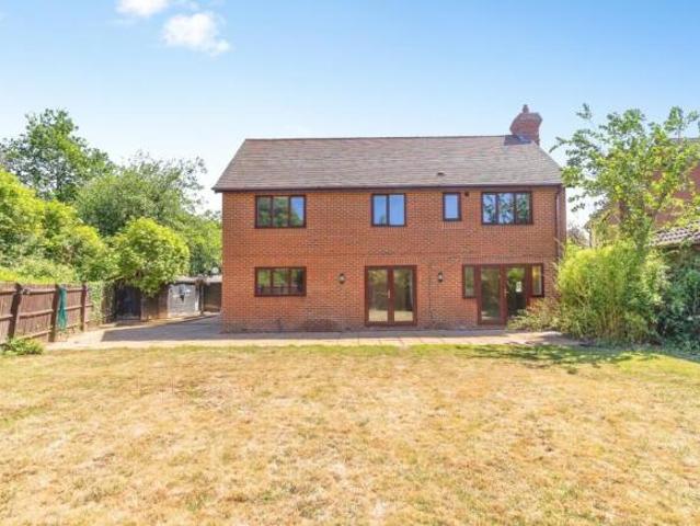 5 bedroom detached house for sale in Redland Drive, Loughton, Milton Keynes, Buckinghamshire, MK5