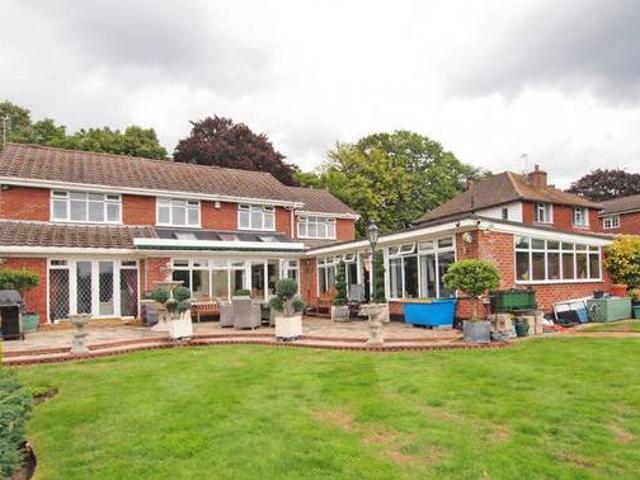 5 bedroom detached house for sale in Reigate Road Ewell KT17