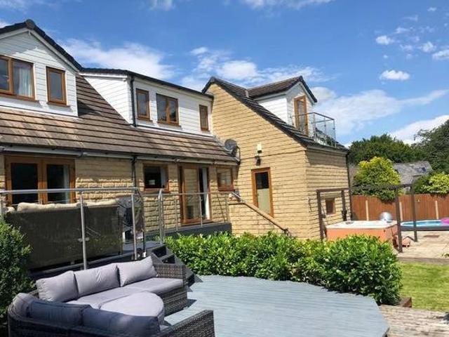 5 bedroom detached house for sale in Ridge Top Lane Hayfield SK22