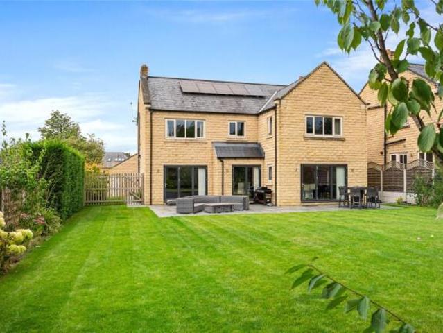 5 bedroom detached house for sale in Rigton Gardens, Bardsey, LS17