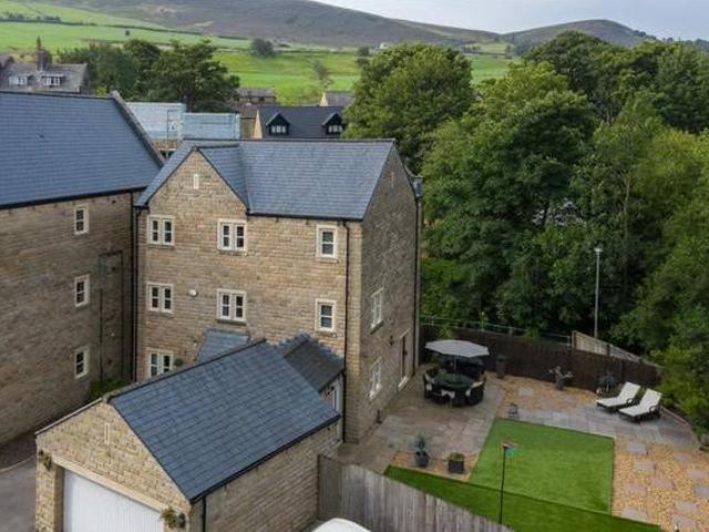 5 bedroom detached house for sale in Rimmon Close Greenfield Saddleworth OL3 OL3