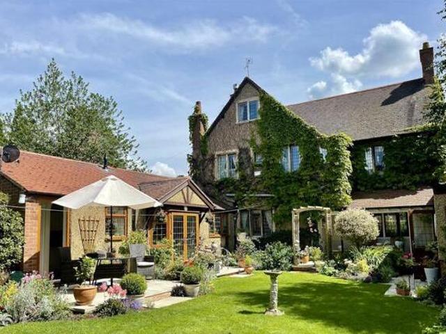 5 Bedroom Detached House For Sale In Rushden