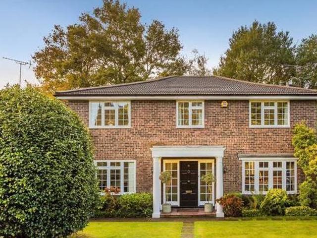 5 bedroom detached house for sale in Woking Surrey GU22