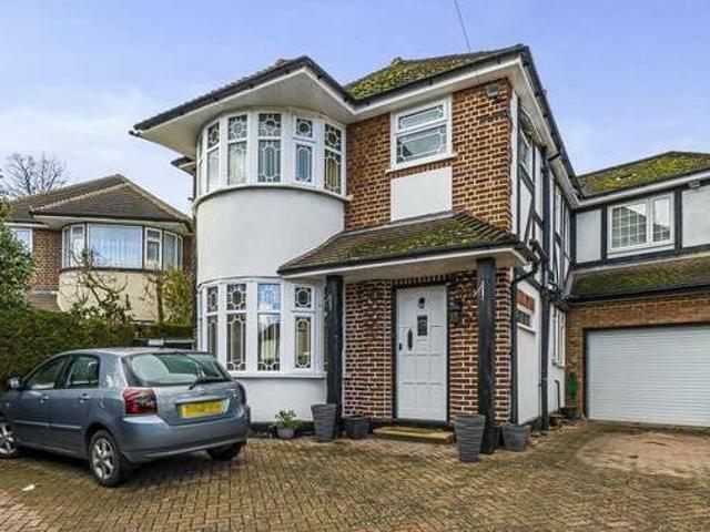 5 bedroom detached house for sale in Woking Surrey GU22