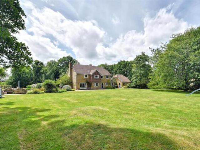 5 bedroom detached house for sale in Woodchurch, TN26
