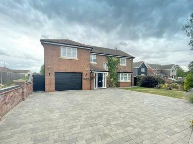 5 bedroom detached house for sale in Woods Loke East Lowestoft NR32