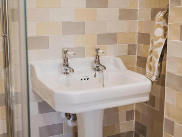 5 bedroom detached house for sale in Woodside, Chilworth, Southampton, SO16