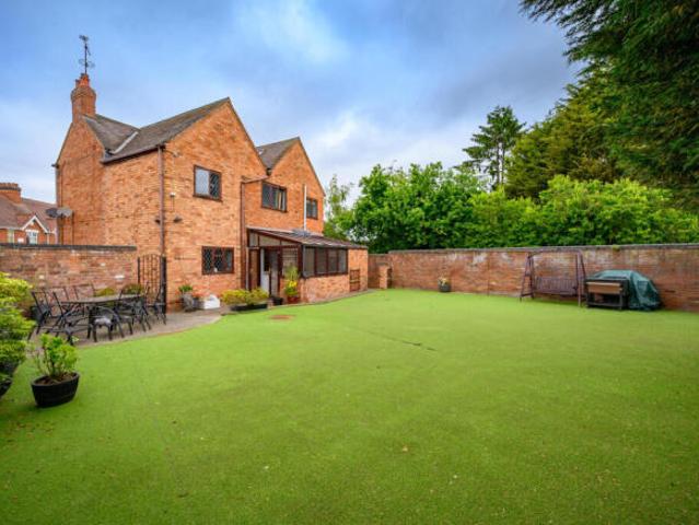 5 bedroom detached house for sale in Woodway Lane, Coventry Spacious family home, CV2