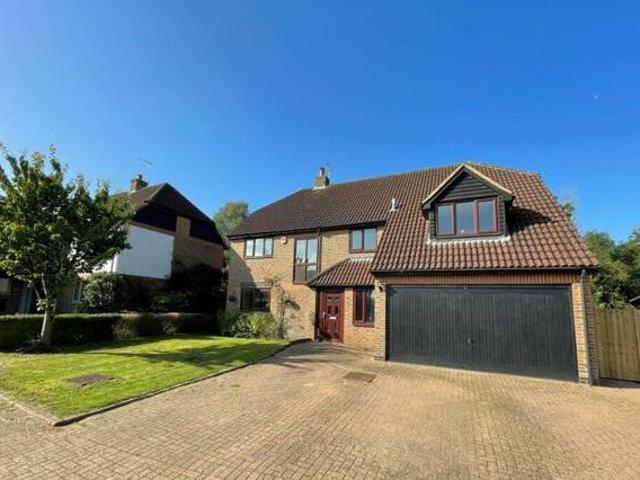 5 Bedroom Detached House For Sale In Woolstone, Milton Keynes