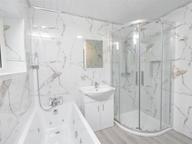 5 bedroom detached house for sale in Waterloo Road, Pudsey, LS28