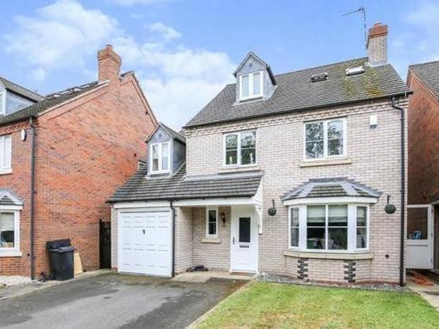 5 bedroom detached house for sale in Walnut Drive Atherstone CV9