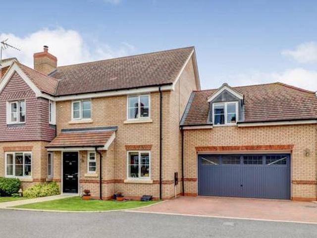 5 bedroom detached house for sale in Walsingham Way Peterborough PE6