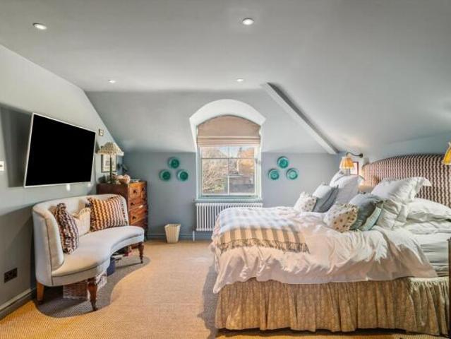 5 bedroom detached house for sale in Wandle Road, London SW17