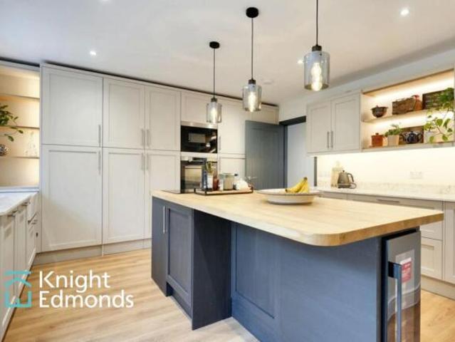 5 bedroom detached house for sale in Warmlake Road, Sutton Valence, ME17