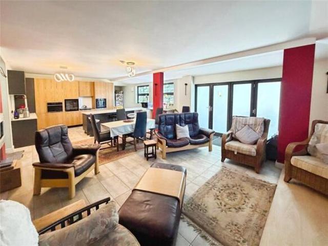 5 bedroom detached house for sale in Warning Tongue Lane, Bessacarr, Doncaster, South Yorkshire, DN4