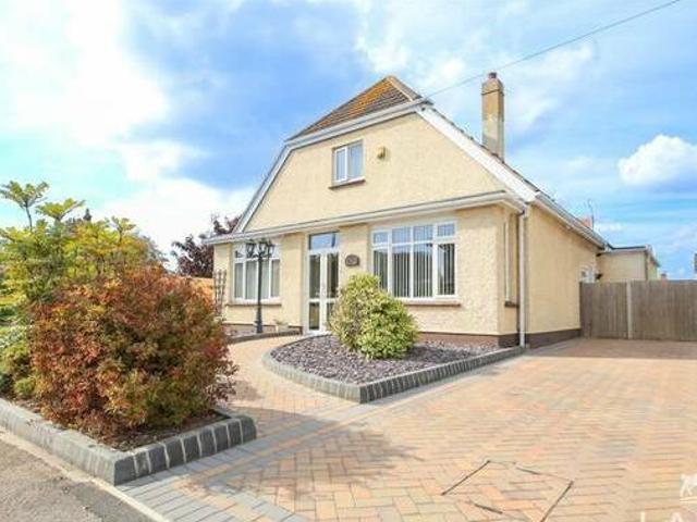 5 bedroom detached house for sale in Wash Lane ClactonOnSea CO15