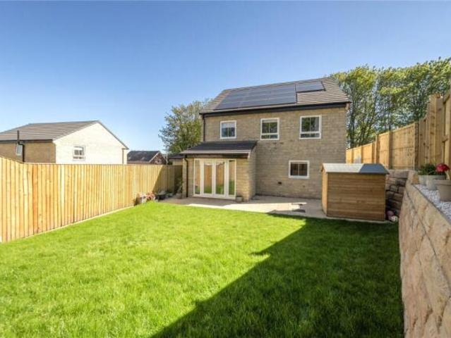 5 bedroom detached house for sale in Weavers Place, Pudsey, West Yorkshire, LS28