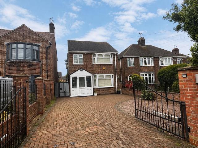 5 bedroom detached house for sale in Welland Road, Dogsthorpe, Peterborough, PE1