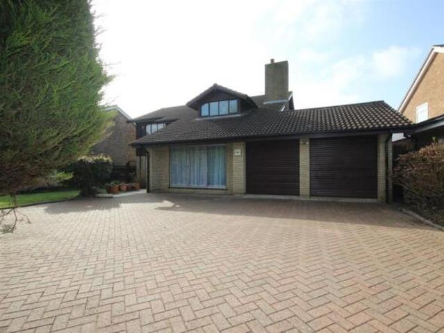 5 bedroom detached house for sale in Wentworth Drive, Bedford, MK41