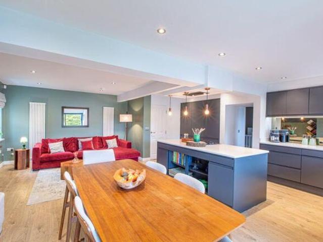 5 bedroom detached house for sale in West Park road, Roundhay, LS8