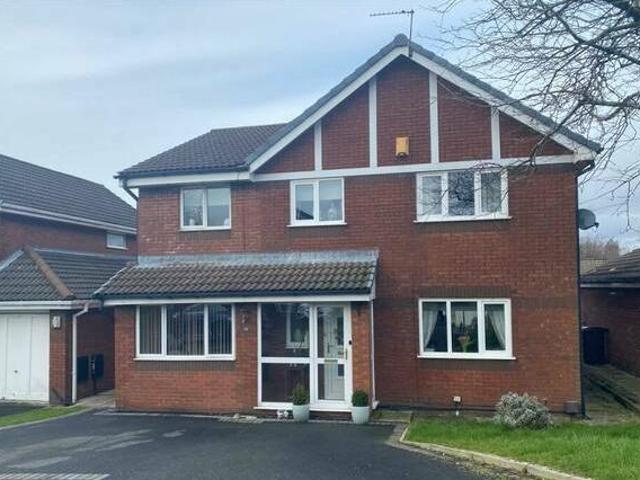 5 bedroom detached house for sale in Westcott Grove Royton OL2
